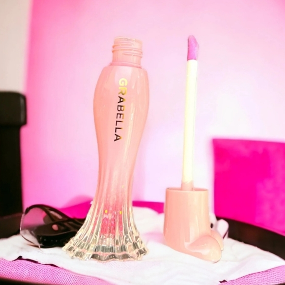 Grabella | Makeup | New Lip Plumping Lipgloss | Poshmark